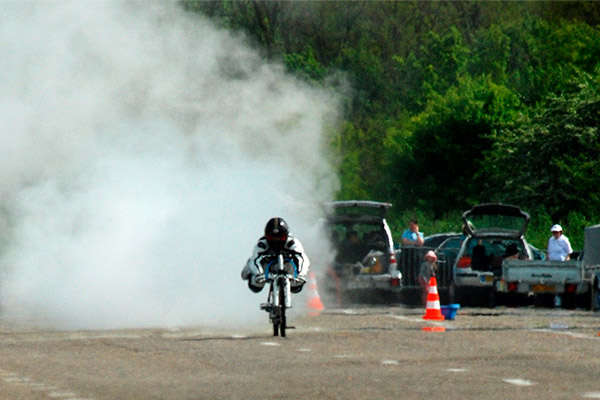 François Gissy lo vuelve a hacer: de 0 a 100 km/h en 0.55 segundos con ...